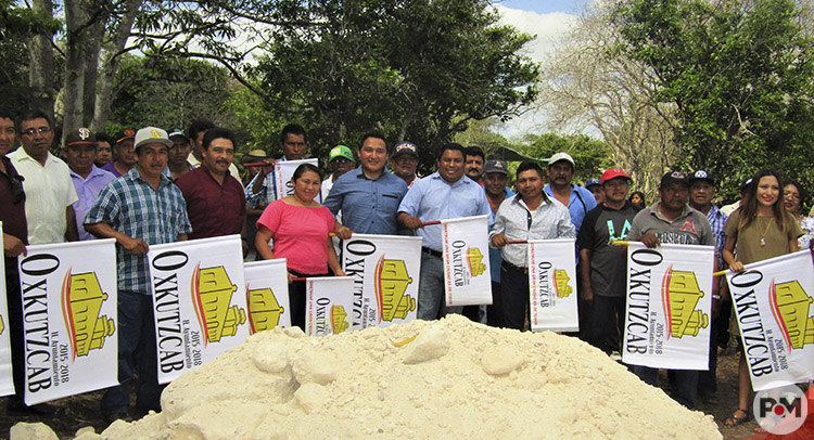 Banderazo de obra carretera en la comisaría de Xpoto It - Punto Medio