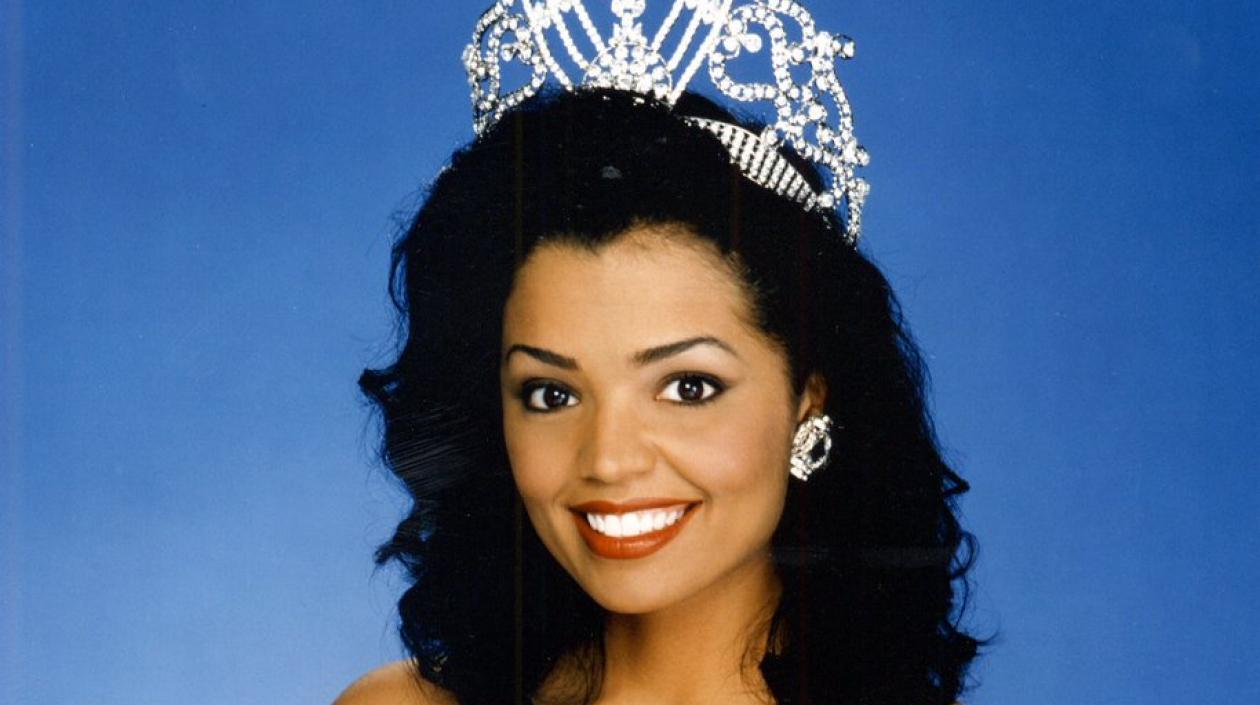 Ex miss universo, Chelsie Smith, muere a los 45 años - Punto Medio