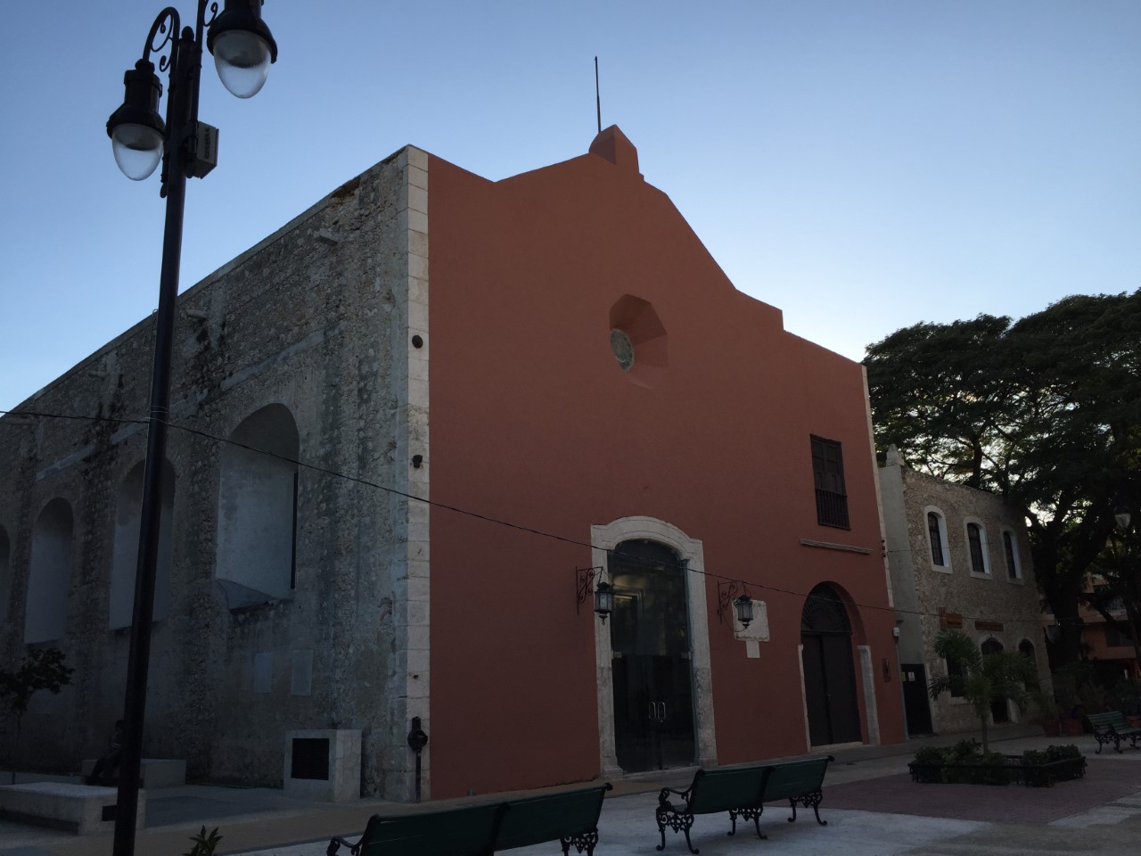 Último Elemento Del Colegio De San Francisco Javier Punto Medio