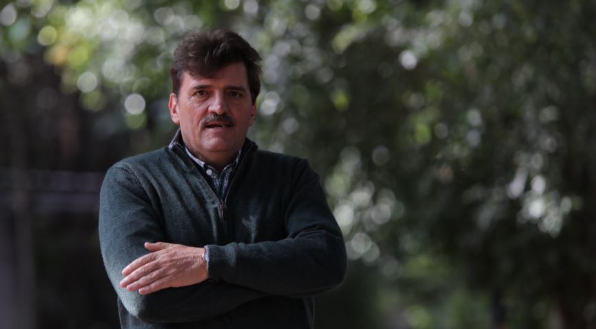 Enrique Serna, un escritor de encuentros con el más allá - Punto Medio