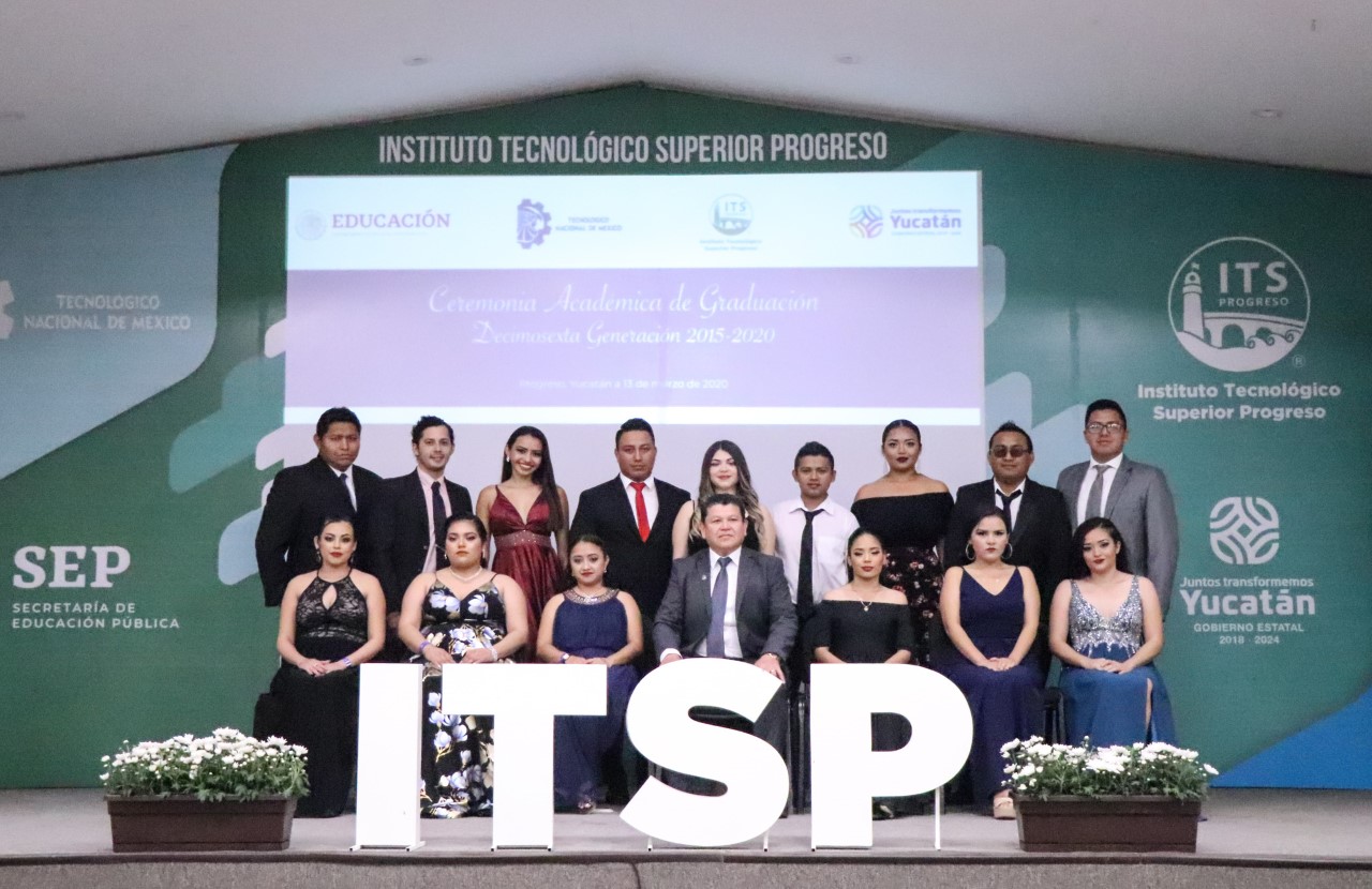 Se gradúan un centenar de alumnos del ITSP - Punto Medio
