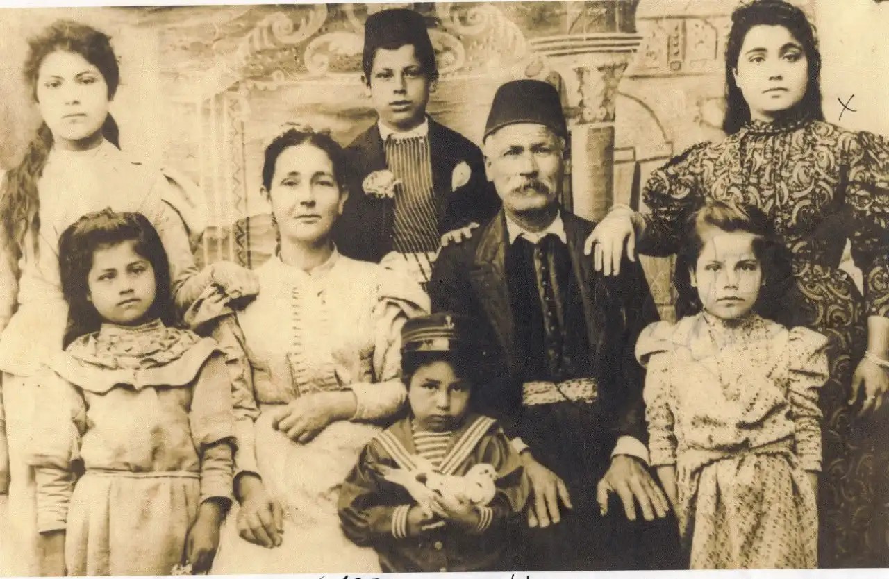 Los libaneses y su contribución al desarrollo económico y social de ...