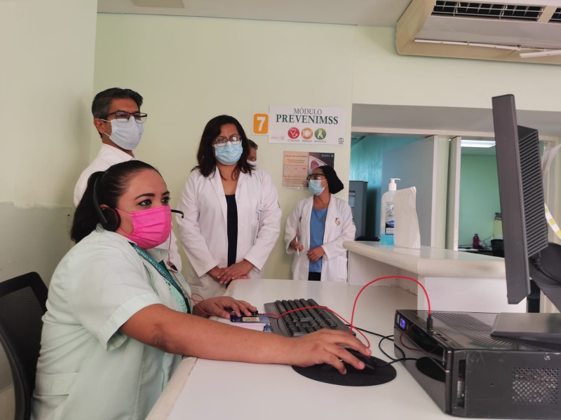 Videollamada, nueva modalidad de consulta en el IMSS - Punto Medio