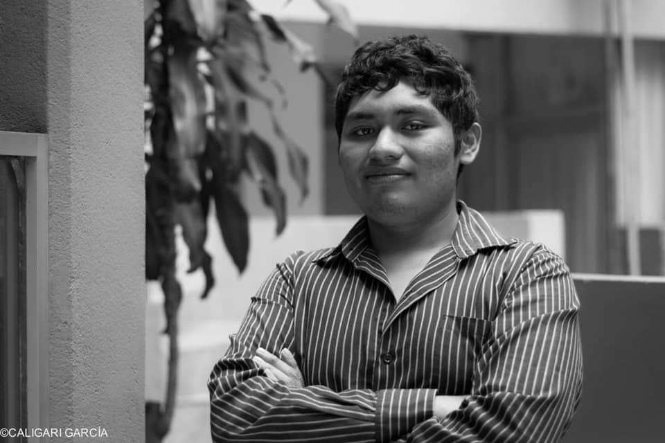 Joven poeta yucateco obtiene premios en Venezuela y España - Punto Medio