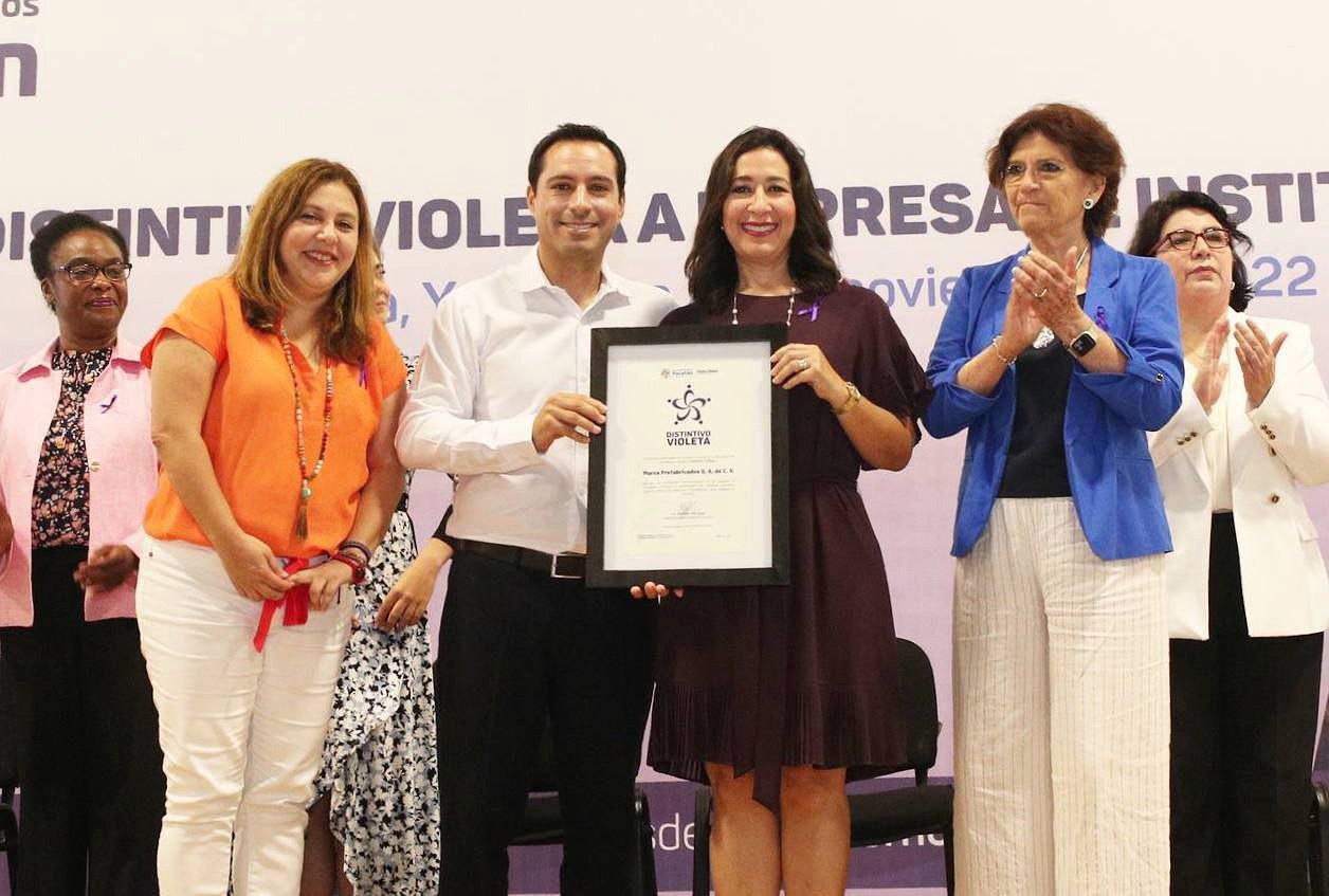 Entregan Distintivos Violeta a empresas e instituciones que trabajan contra la violencia de ...