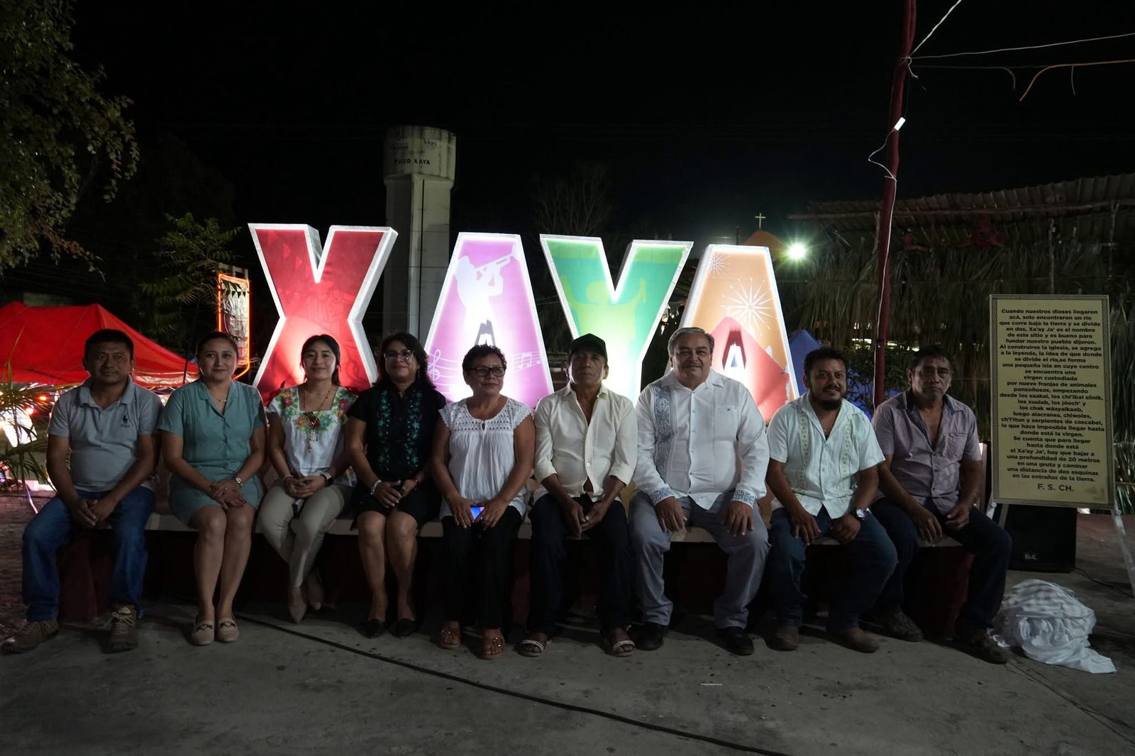 Develan una placa y las letras de Xaya - Punto Medio