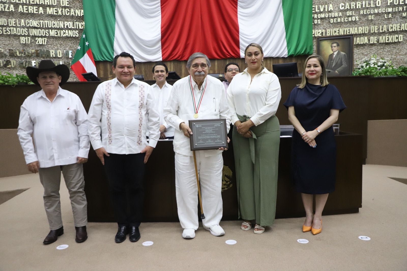 Ariel Avilés Marín recibe la Medalla de Honor Héctor Victoria Aguilar ...