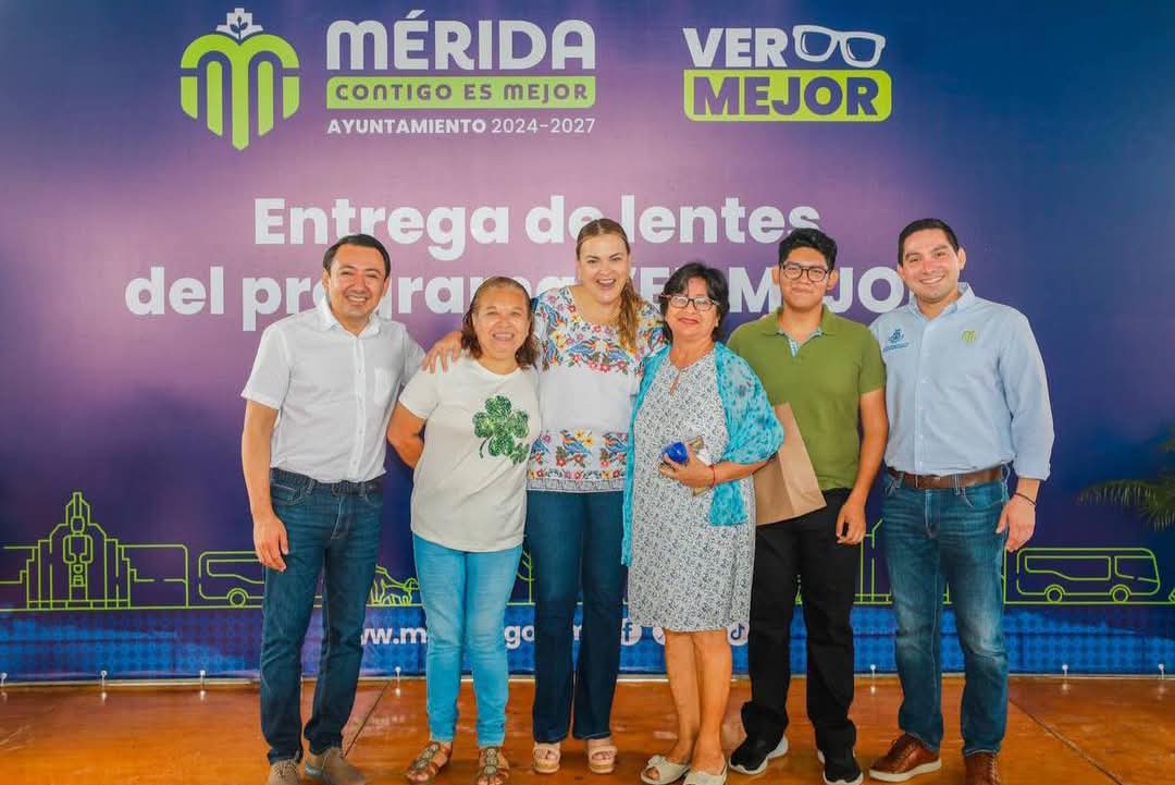 Cecilia Patrón da apoyos para Ver mejor en la colonia Serapio Rendón ...